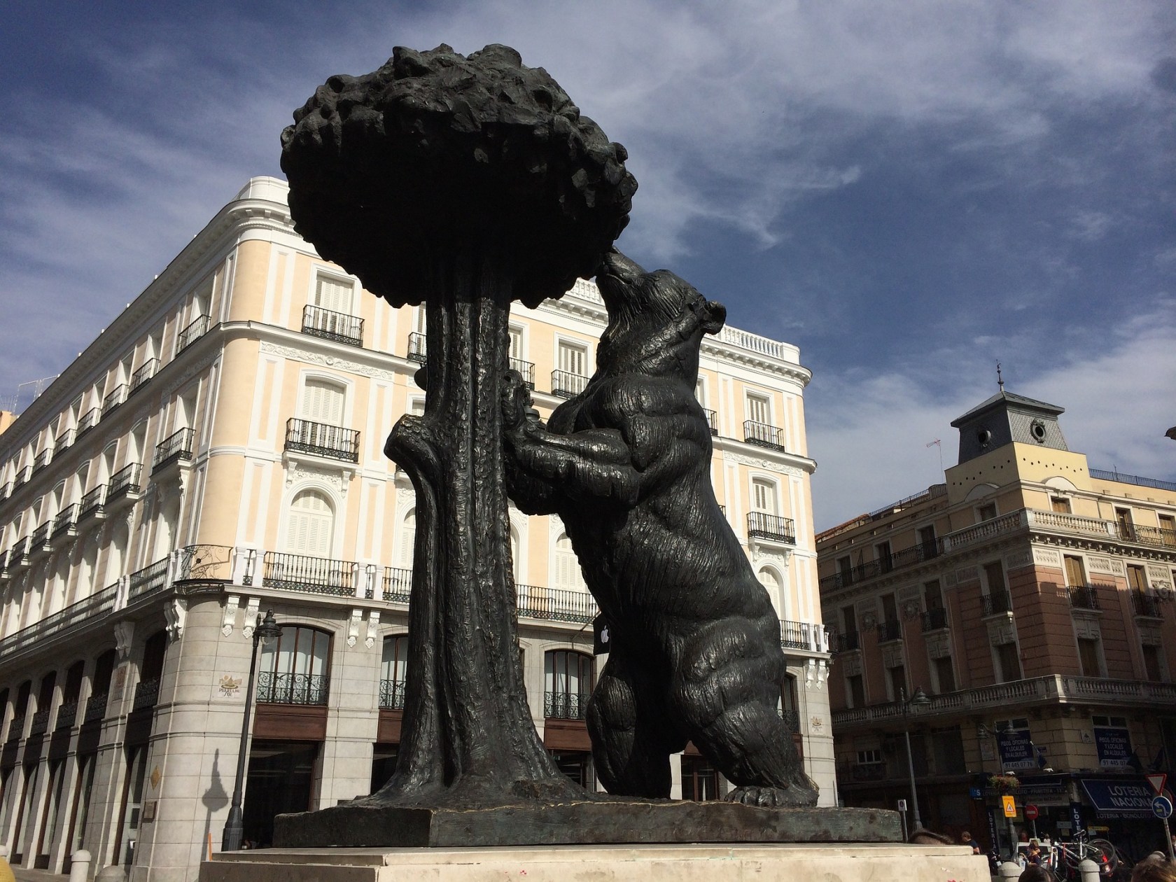 The Bear and the Strawberry Tree – the Story of the Symbol of Madrid ...